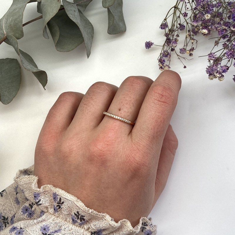 Bague Alliance plaqué or AVA - Demi anneau serti de zircons blancs ...